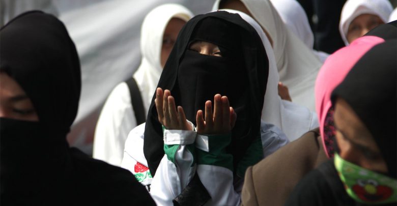 Larang pakai hijab bercanggah UUD 1945 Indonesia - Indahnya Islam Larang pakai hijab bercanggah UUD 1945 Indonesia - Indahnya Islam